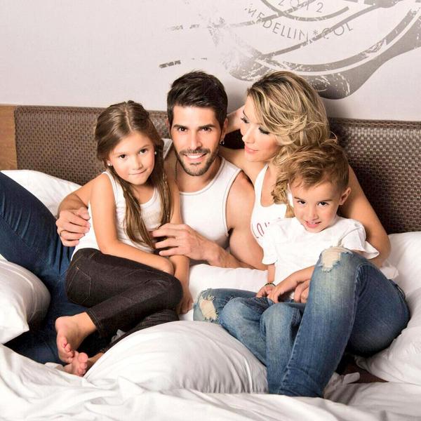 Juan Pablo Llano, Catalina Gomez and Family Pic - Image of Juan Pablo ... Juan Pablo Llano, Catalina Gomez and Family Pic - Image of Juan Pablo ...