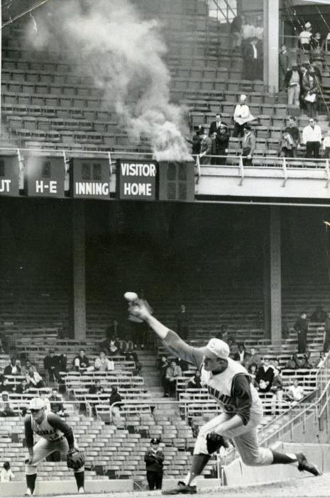Scoreboard catches fire during #phillies vs. #reds game at connie mack ... Scoreboard catches fire during #phillies vs. #reds game at connie mack ...