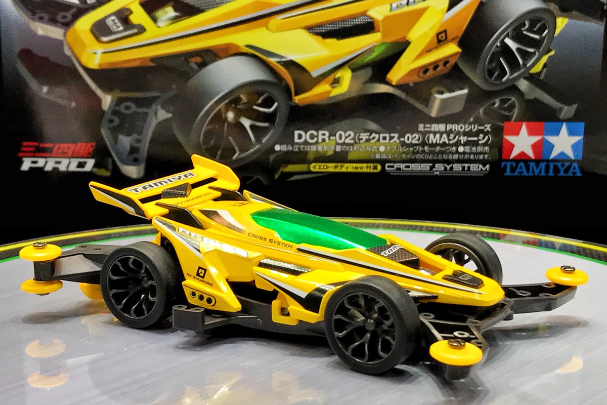 【ミニ四駆・新製品】『dcr-02 (デクロス02) (maシャーシ)』直線的な造形が特徴のボディデザインを手掛けるのはdcr-01に引き続き、やまざきたかゆき氏。もちろん3分割構成の「クロス ...