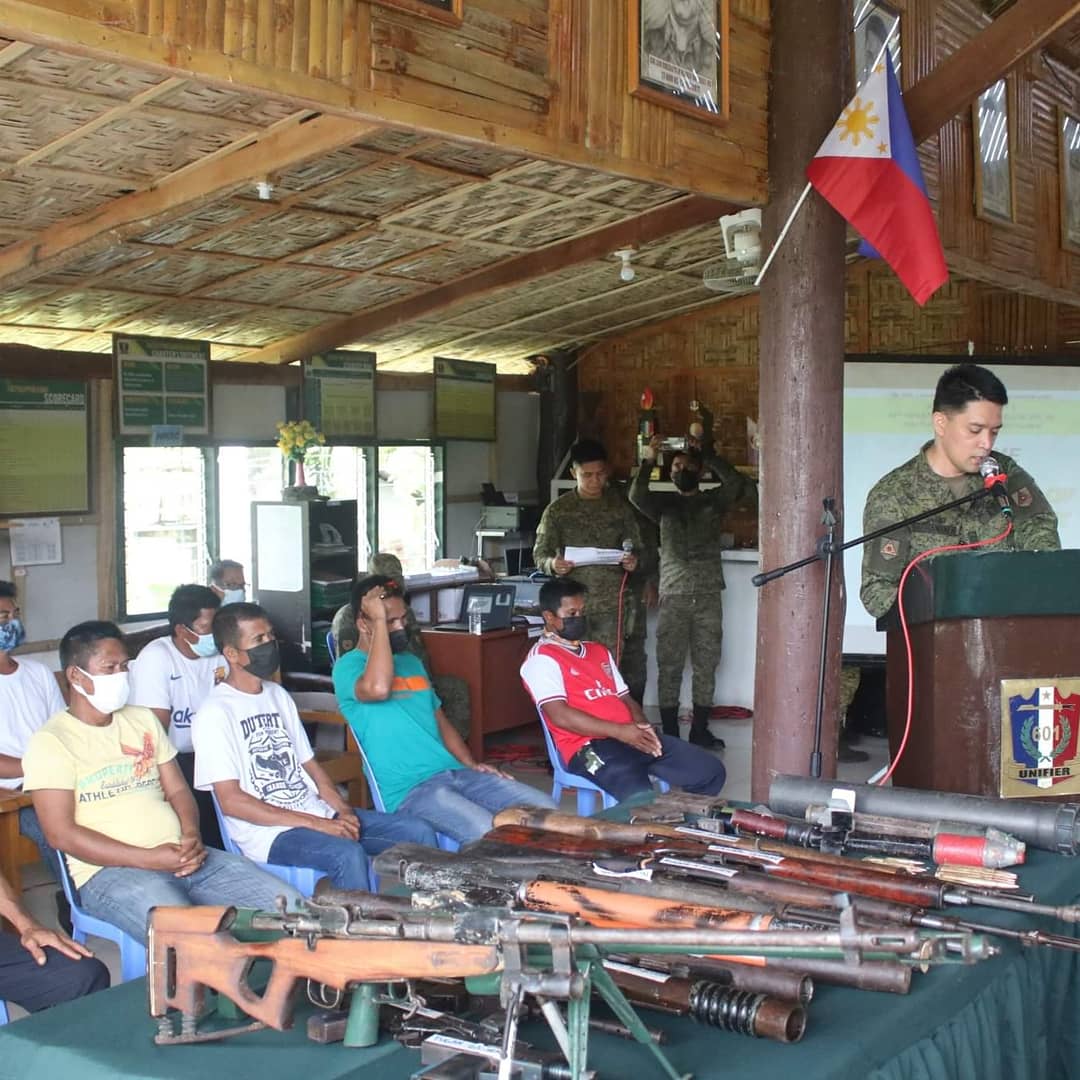 13 BIFF rebels surrender multiple firearms to the AFP in Sultan Kudarat, Philippines : r/Firearms