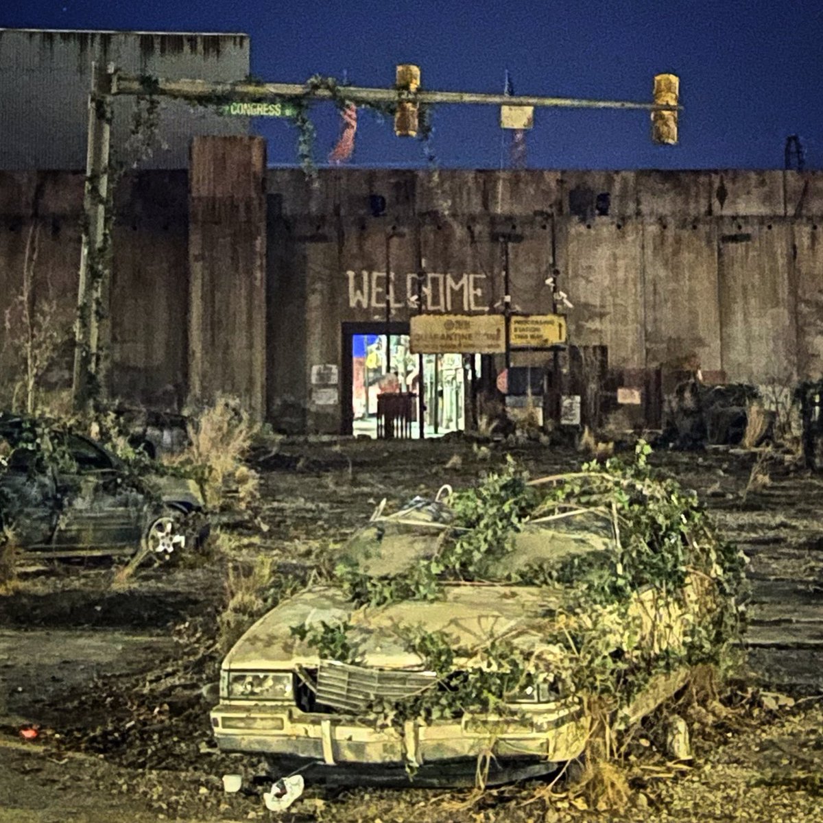 Amazing night shots of the exterior Boston QZ wall : r/ThelastofusHBOseries Amazing night shots of the exterior Boston QZ wall : r/ThelastofusHBOseries