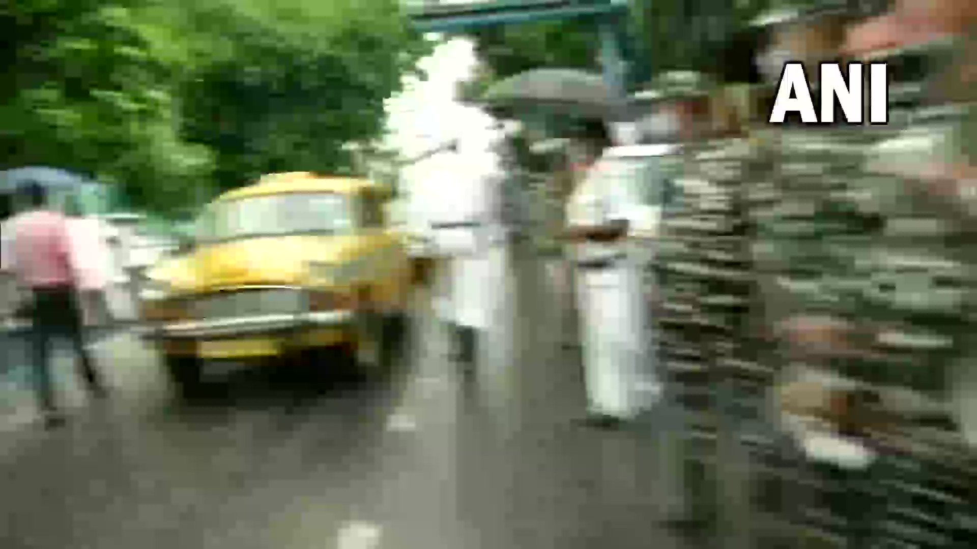 ANI on Twitter: "#WATCH | West Bengal: A scuffle broke out between BJP and TMC supporters in ...