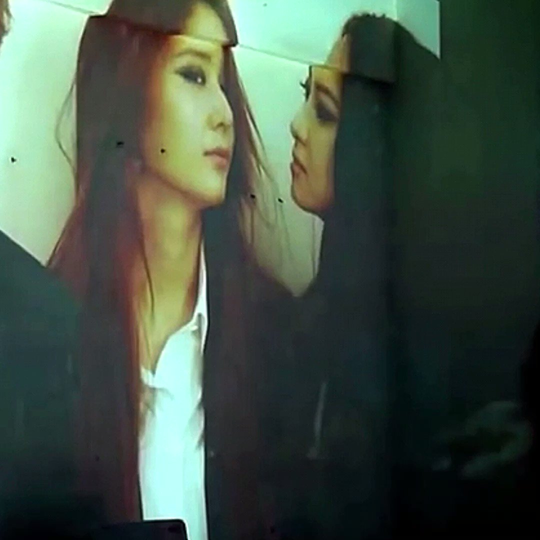 victoria loops on Twitter: "krytoria babe @ ‘4 walls’ an exhibit (2015) https://t.co/1iqUG0LMtl ...