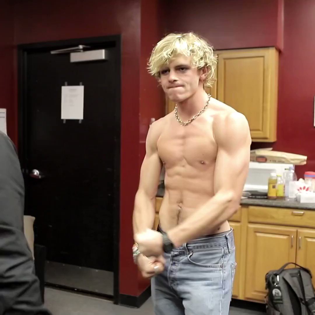 Ross Lynch Muscles