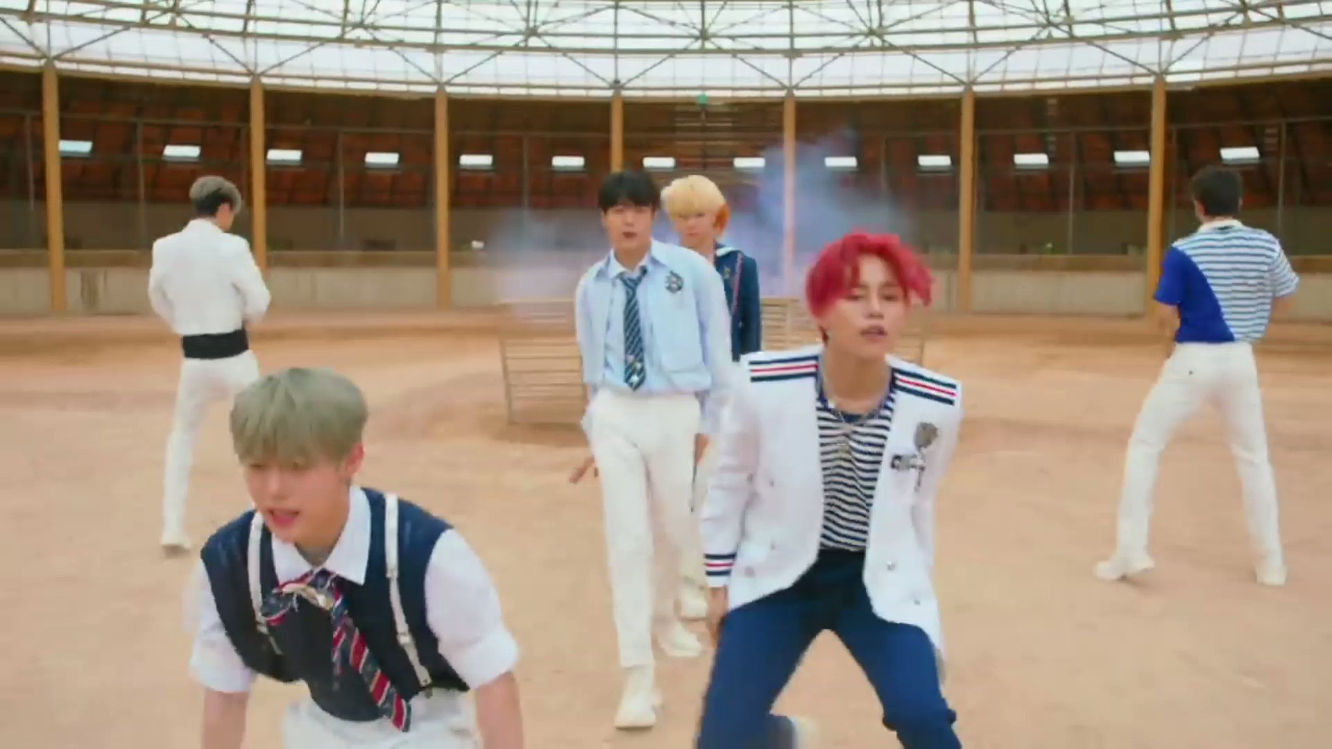 Mídias UKB 📂 on Twitter: "T1419 — When the sun goes down https://t.co/3OowBofTxK" / Twitter