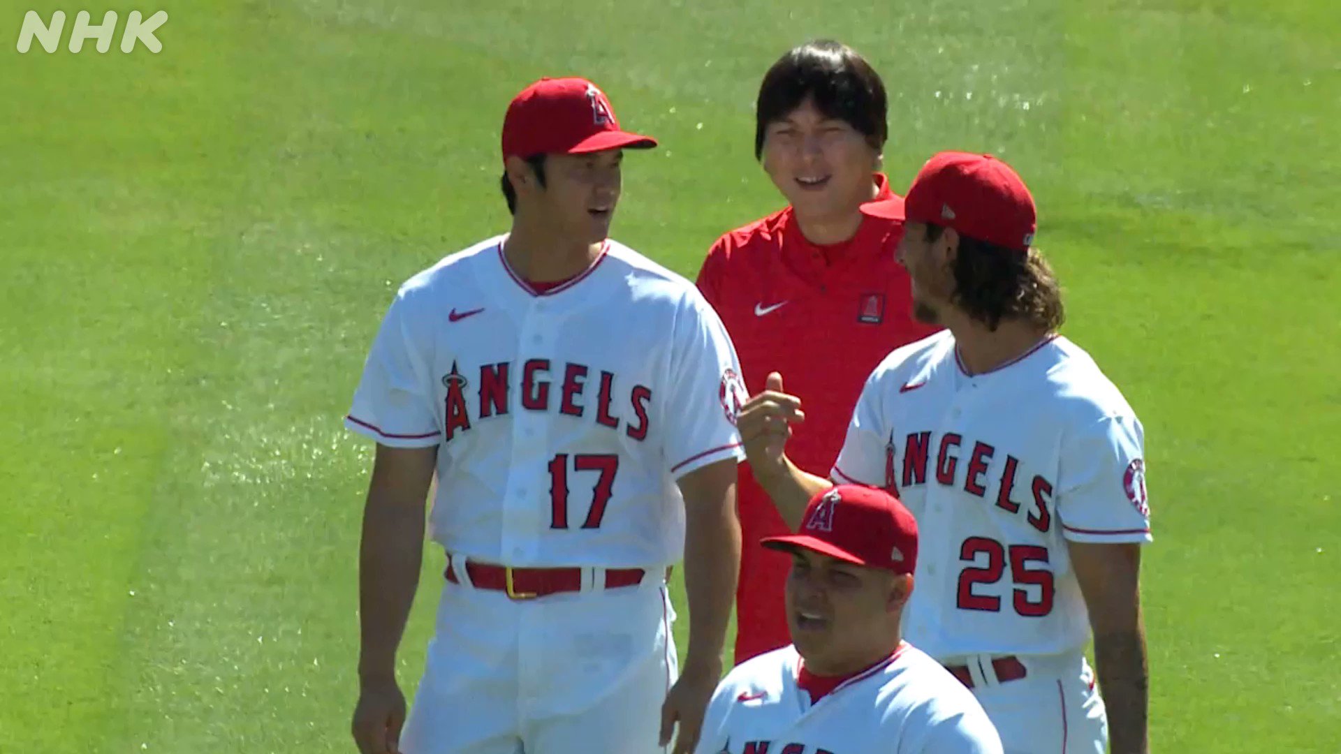 NHKスポーツ on Twitter: "【ハイ チーズ📸】 試合前 #エンジェルス チームフォト撮影の一コマ #ヤンキース 先発コールは 今季MLBトップの200奪三振 出るか！#大谷 の ...
