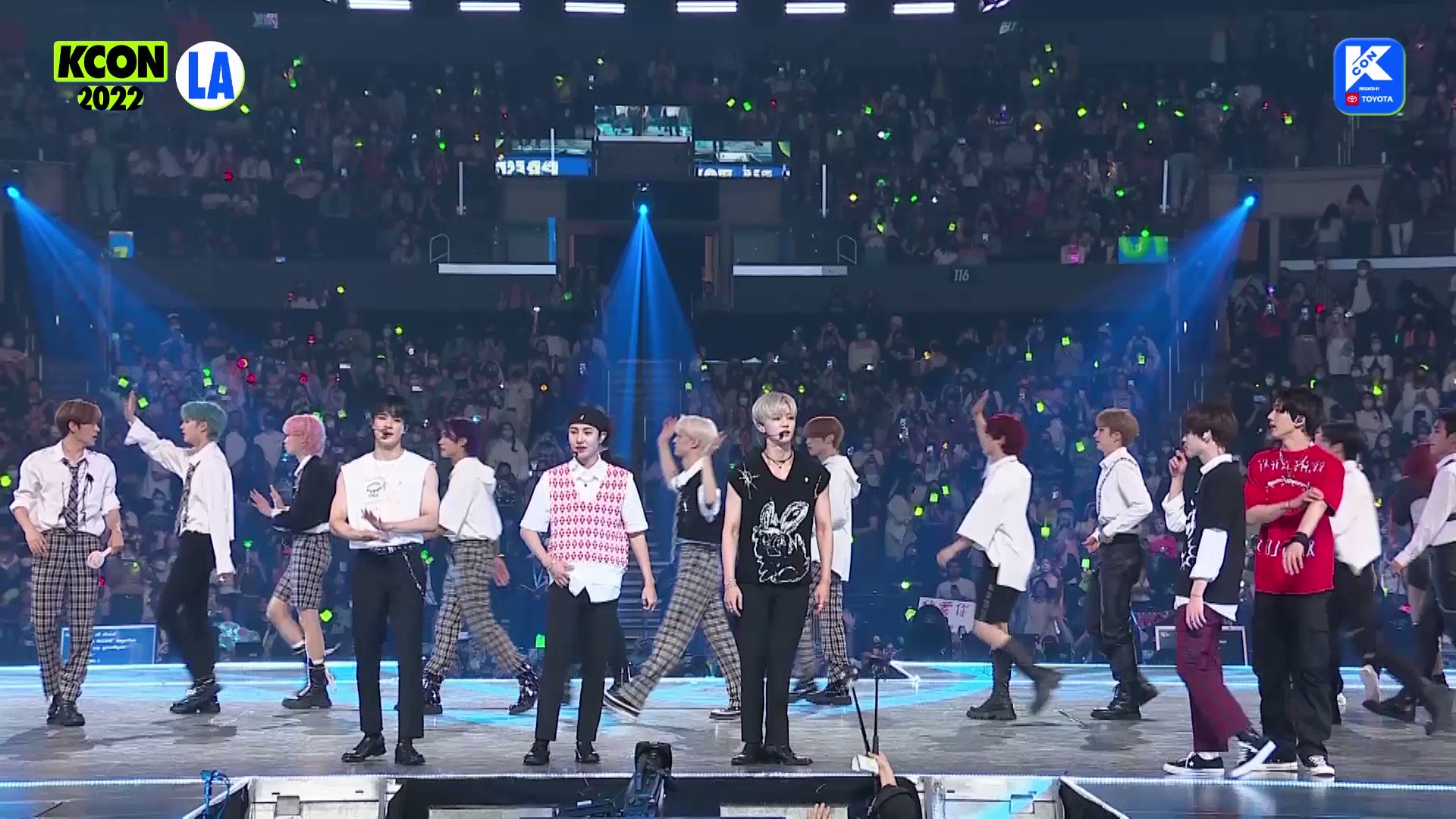 KCONUSA on Twitter: "[KCON 2022 LA | AUG 21] CLOSING w/‘POPPIA’ Signature Song💚🎵 Our ...