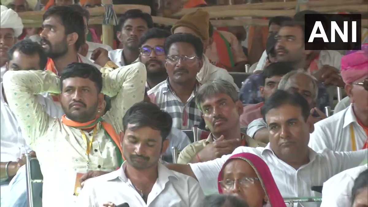 ANI on Twitter: "#WATCH | "Rahul baba (Rahul Gandhi) is going on Bharat Jodo yatra wearing a ...