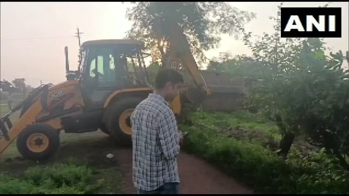 ANI MP/CG/Rajasthan on Twitter: "#WATCH | MP: Bulldozer demolishes the house of the 3 arrested ...