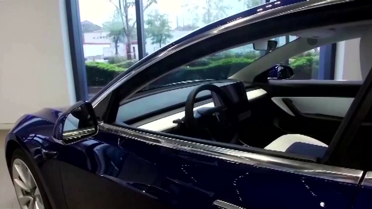 Tesla’s windows appear to have a pinch problem. Elon Musk’s electric ... Tesla’s windows appear to have a pinch problem. Elon Musk’s electric ...