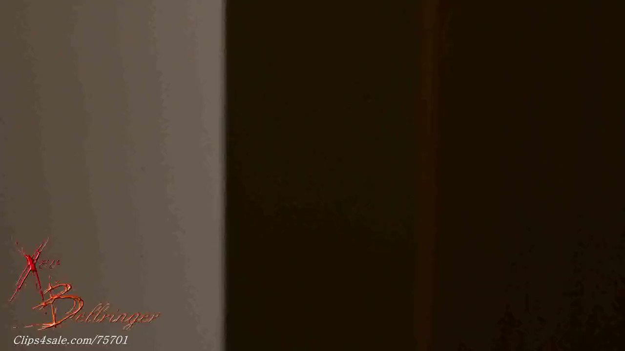 草榴短视频 On Twitter 收集的国外绿帽乱伦合集,全程中文字幕,看欧美女人如何的当面给老公戴上绿帽,被大屌操着同时还用脏话羞辱着老公,和电话那边的丈夫说在吃冰棒其实是在舔着情人的 0139