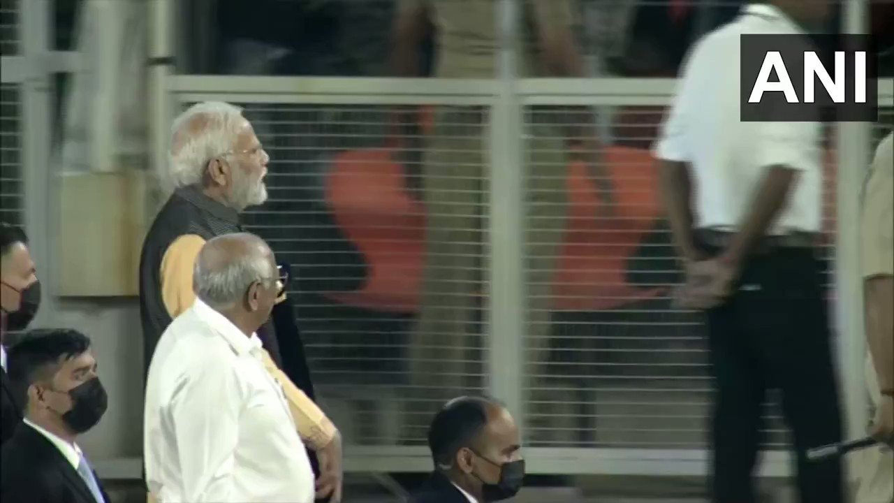 ANI on Twitter: "#WATCH PM Modi accompanied by Gujarat CM Bhupendra Patel greets the crowds at ...