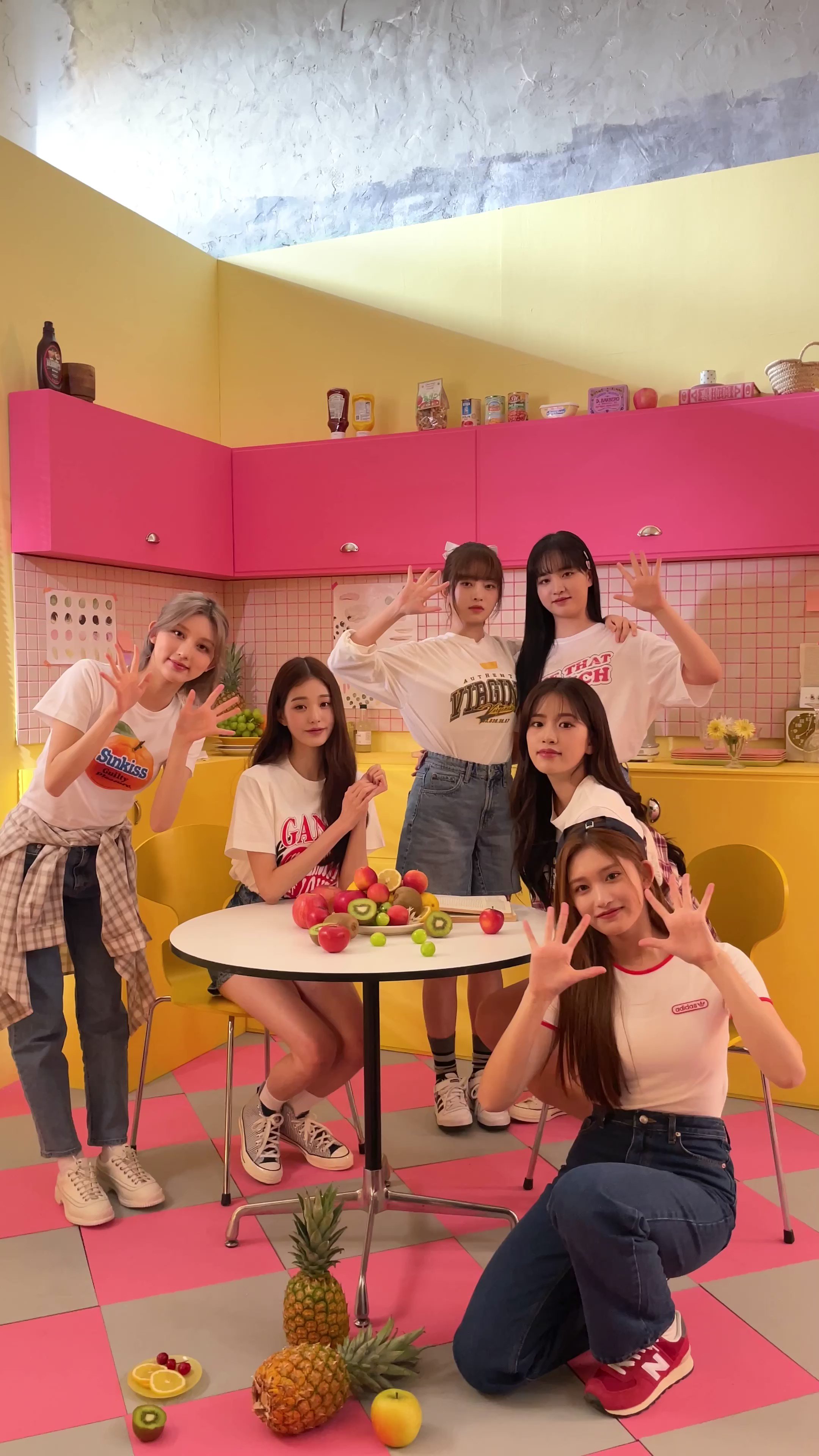 IVE OFFICIAL on Twitter: "🎥 안녕, 2023년! 💖 #IVE #아이브 https://t.co/jzQHg4KF5p" / Twitter