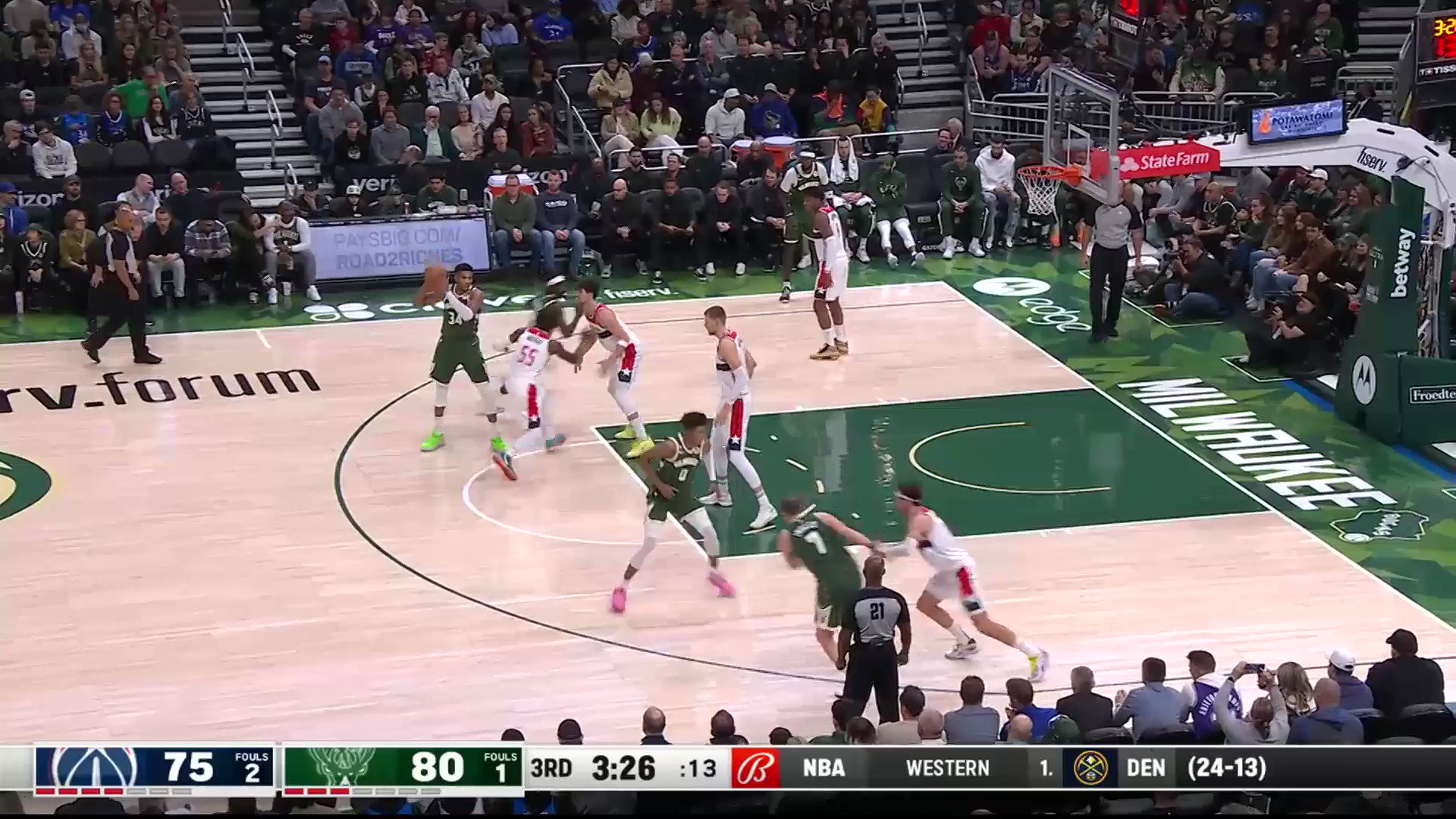 NBA on Twitter: "36 for Giannis entering Q4 on the NBA App 🔥 https://t.co/1pomQZN8Pi https://t ...