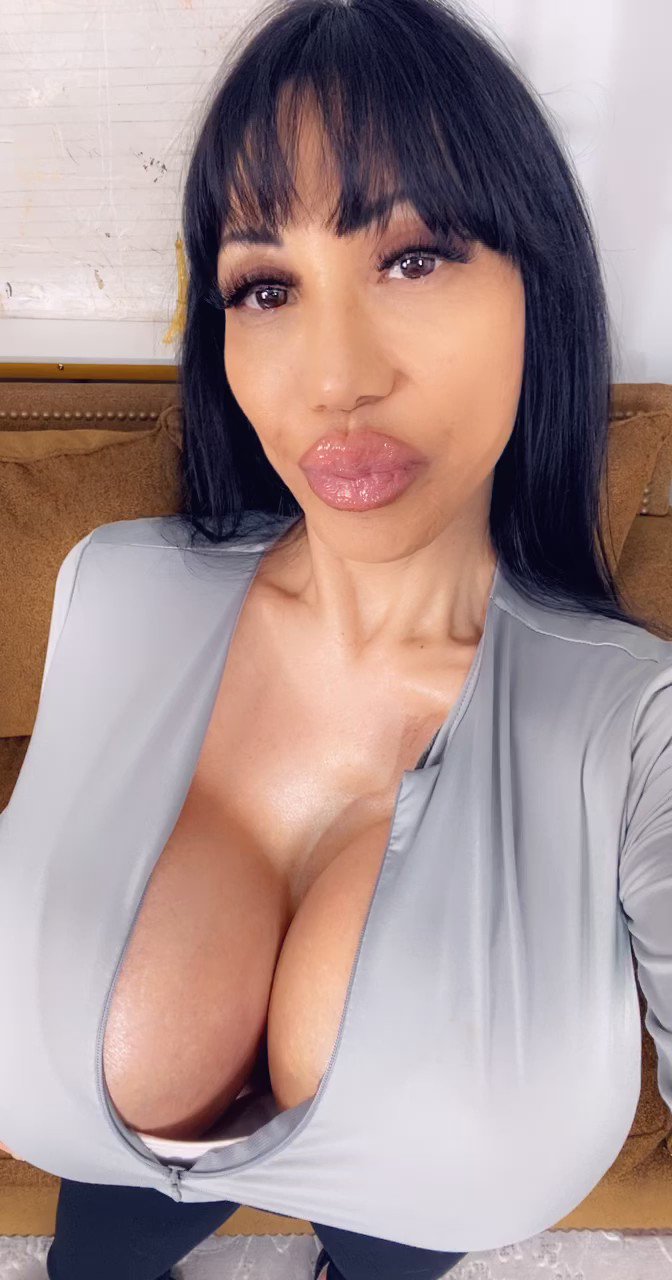 Ava Devine Official on Twitter: "Watch me live tonight, freaky Friday 8pm EST on https://t.co ...