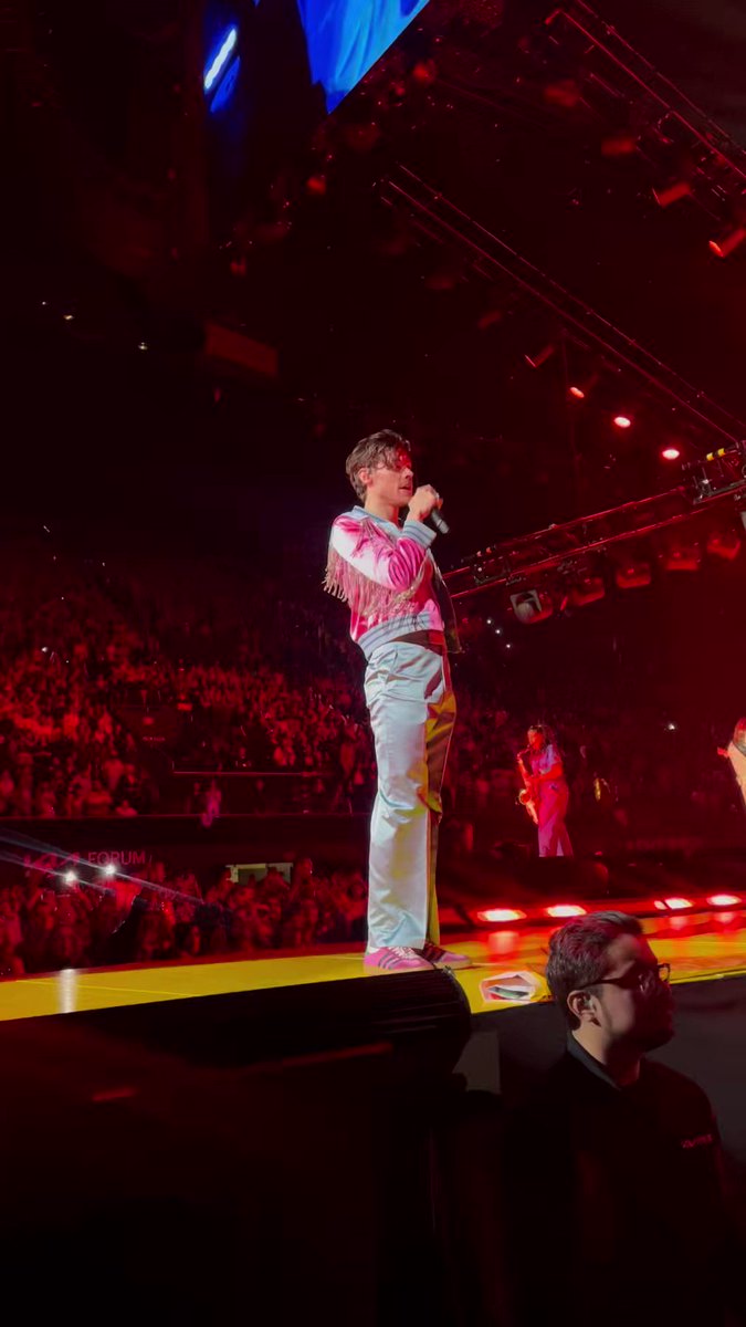 ً on Twitter: "WHAT IS HIS PROBLEM