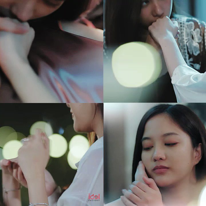 camila on Twitter: "khun sam sendo a última romântica beijando a mão da mon é tudo pra mim 🥺"