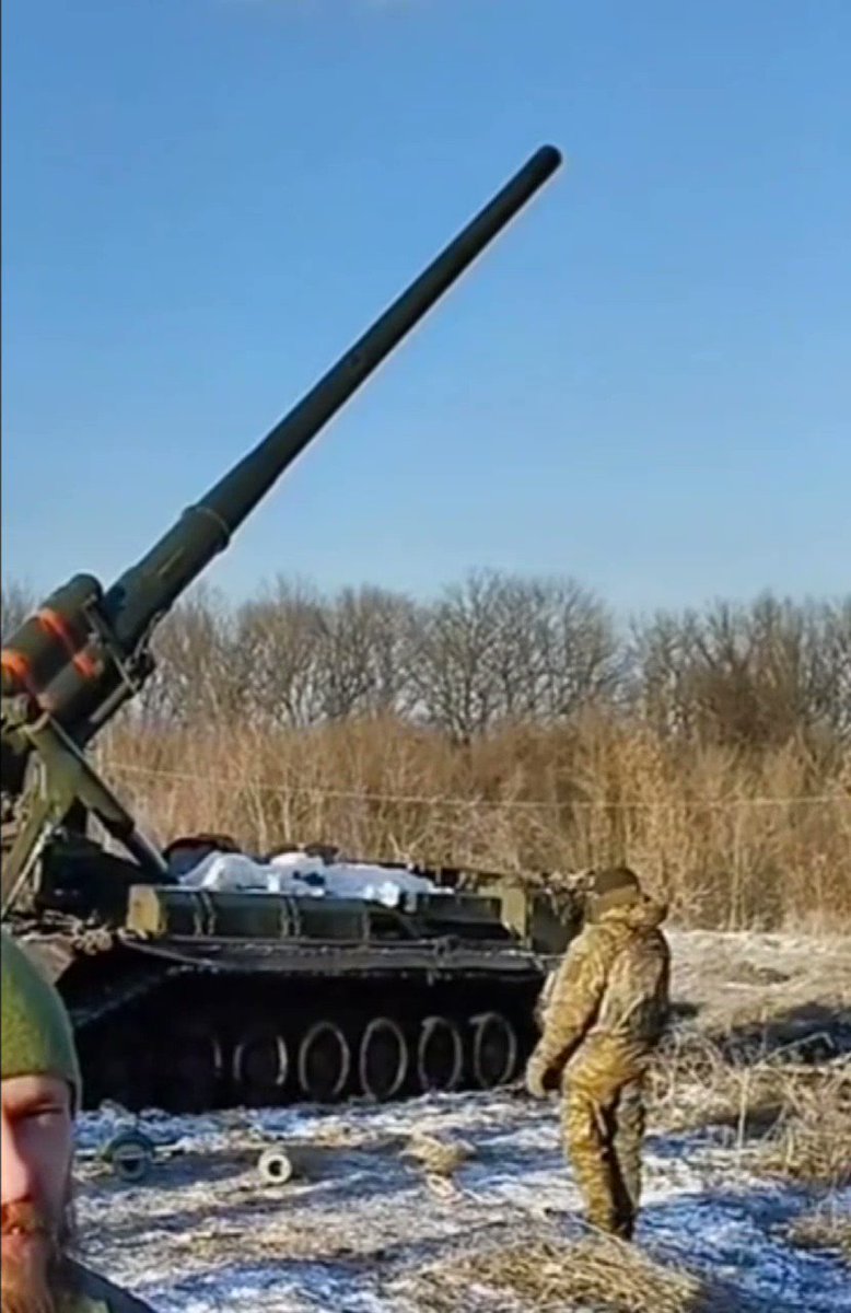 OSINTtechnical on Twitter: "Ukrainian 2S7 Pion 203mm SPG outside of Bakhmut, Donetsk Oblast"