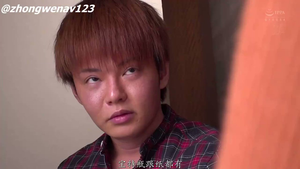 小伙被邻居人妻训斥后郁闷的前往风俗店发泄欲望,却发现人妻就在风俗店工作,小伙便准备用她的丈夫威胁人妻,可是只是处男的小伙怎么玩的过性经验丰富的少妇,龟头敏感的他不一会就在人妻的手中缴械投降,而