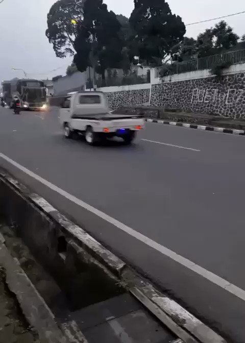 مضحي عبدالله العتيبي on Twitter: "RT @modhi_alo: ههههههههههه حركااااااات خووووش بااااااص😂😂😂😂😂😂😂😂 ...