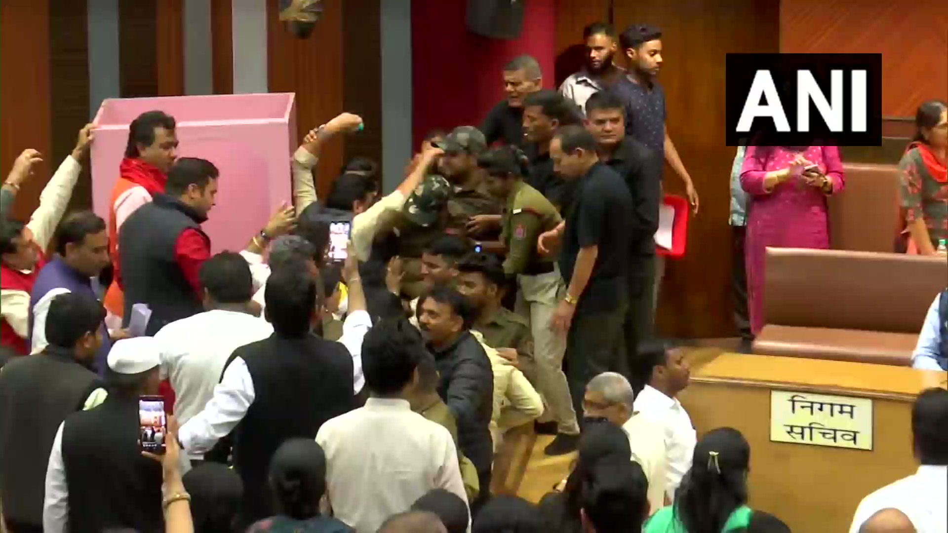 ANI on Twitter: "#WATCH | Ruckus breaks out at Delhi Civic Centre once again as AAP and BJP ...