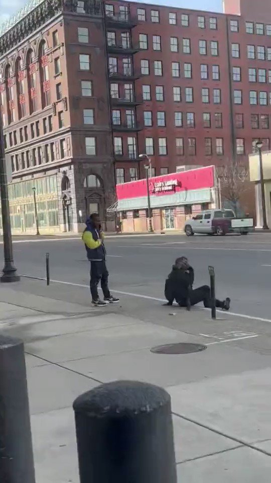 Cbknews On Twitter Man In Stlouis Casually Loads His Gun In Broad Daylight Killing In Cold 
