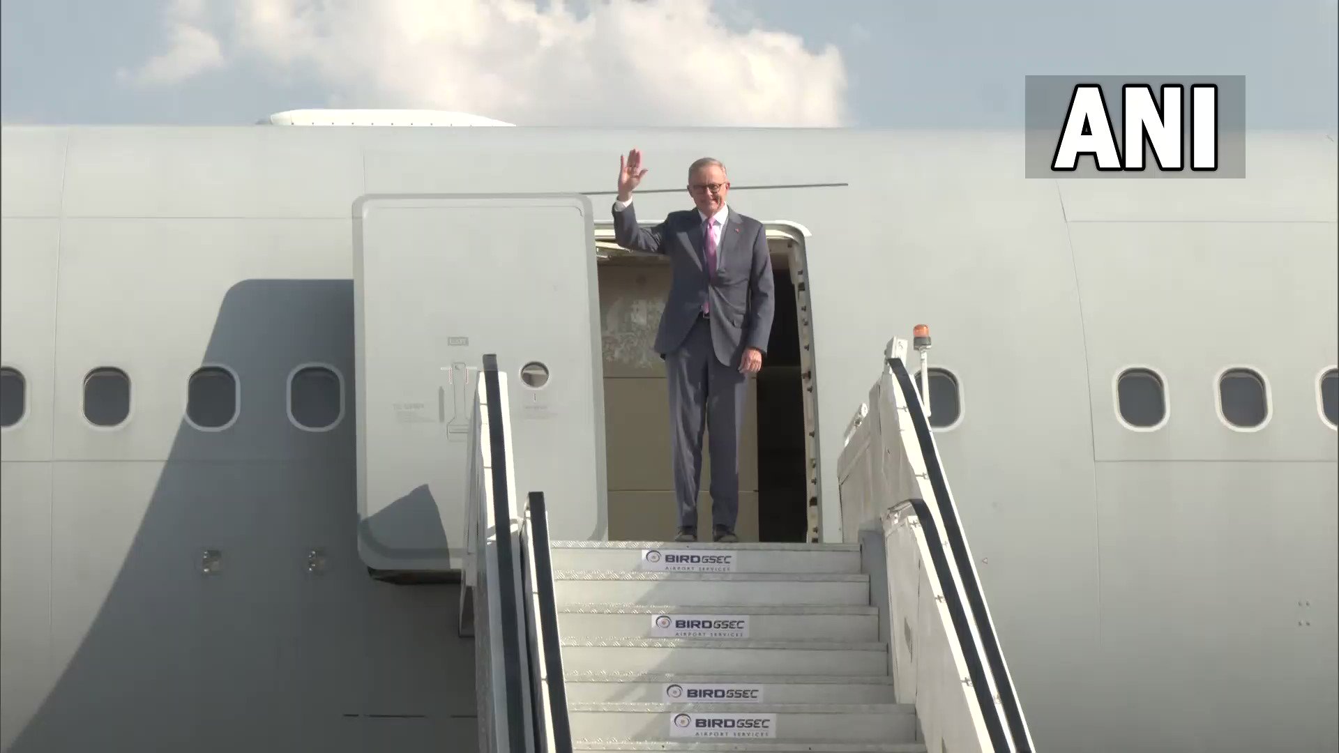 ANI on Twitter: "#WATCH | Gujarat: Australian Prime Minister Anthony Albanese arrives in ...