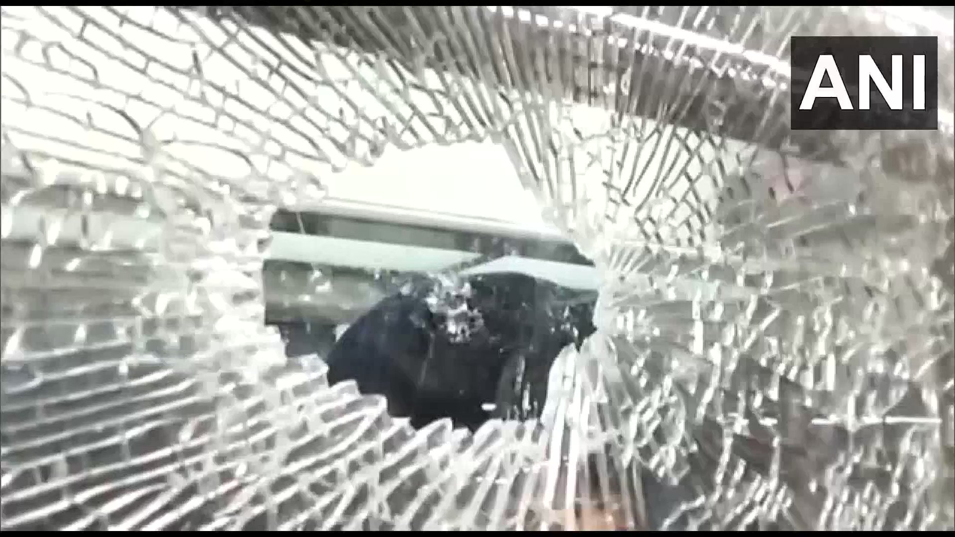 ANI on Twitter: "#WATCH | West Bengal: Stones pelted at Vande Bharat Express near Farakka last ...