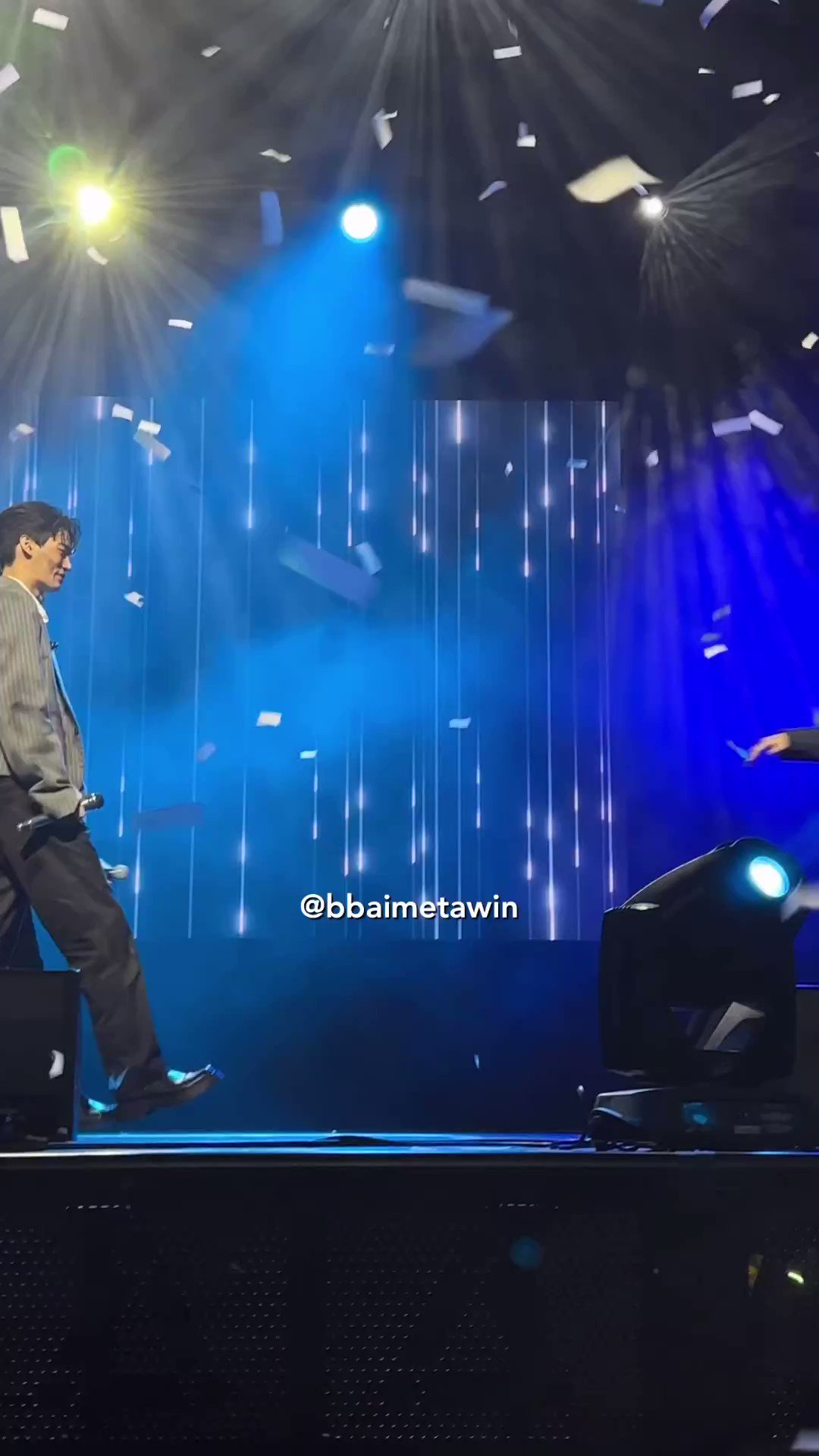 on Twitter: "👀 📌 https://t.co/W6KYByLLFn cr. bbaimetawin #ShootingStarInSingarpore #ไบร์ทวิน ...