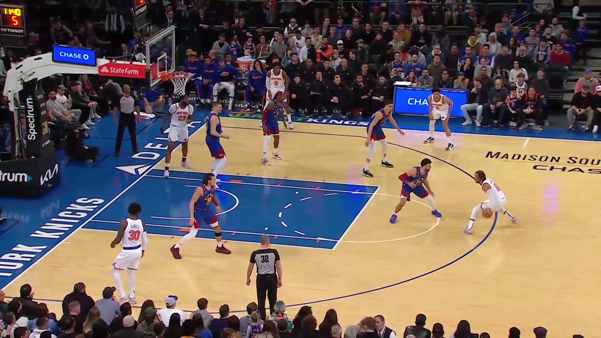 NBA on Twitter: "Jalen Brunson went OFF in his first quarter back in the Knicks lineup 👨‍🍳 16 ...