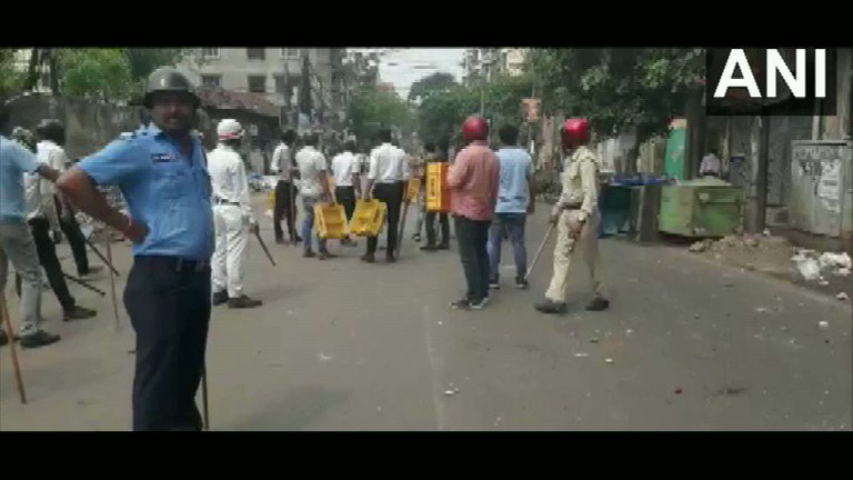 ANI on Twitter: "#WATCH | West Bengal: Another incident of stone-pelting occurred today in ...
