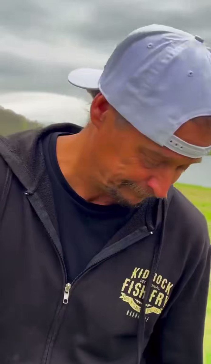 米国で一番人気のビール、LGBTをCM起用して売上激減！マーケティングの大失敗 - posfie