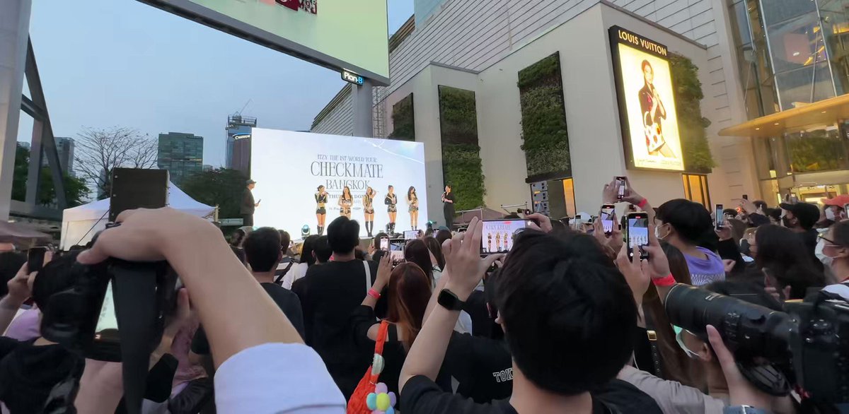 ITZY on Twitter: "ITZY THE 1ST WORLD TOUR in #BANGKOK PRESS EVENT Hi we are ITZY🥰 สวัสดีค่ะ พวก ...