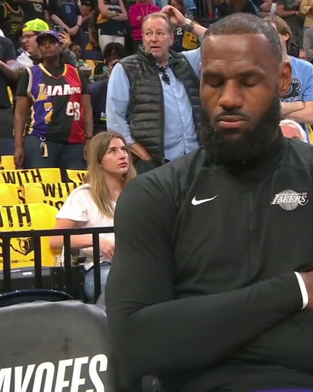 Lakers at Grizzlies / Twitter