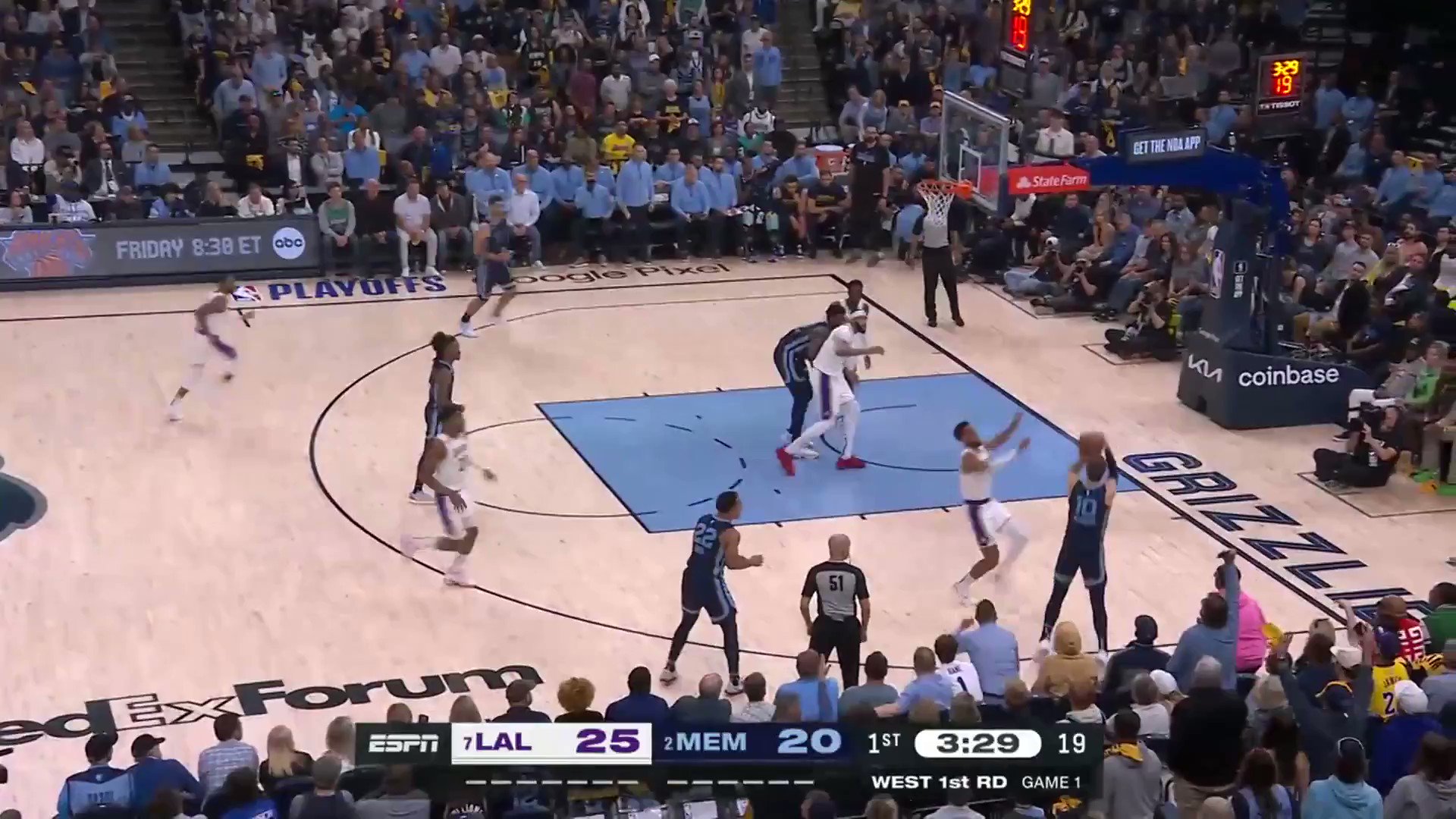 Lakers at Grizzlies / Twitter