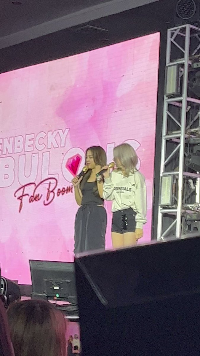 R I X ミ☆ on Twitter: "Banner: Becky, Freen is daddy right? Freen: Plaek #ฟรีนเบค ...