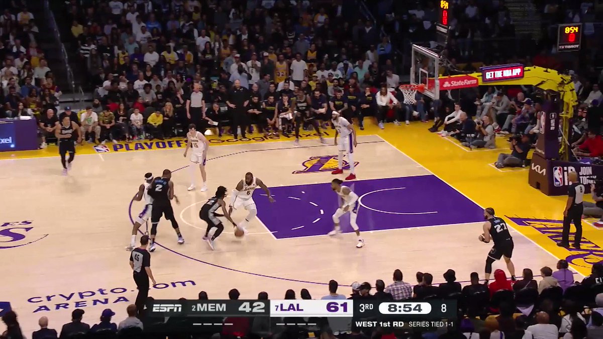 NBA on Twitter: "After his throwdown tonight, peep the best REVERSE DUNKS from LeBron's time as ...