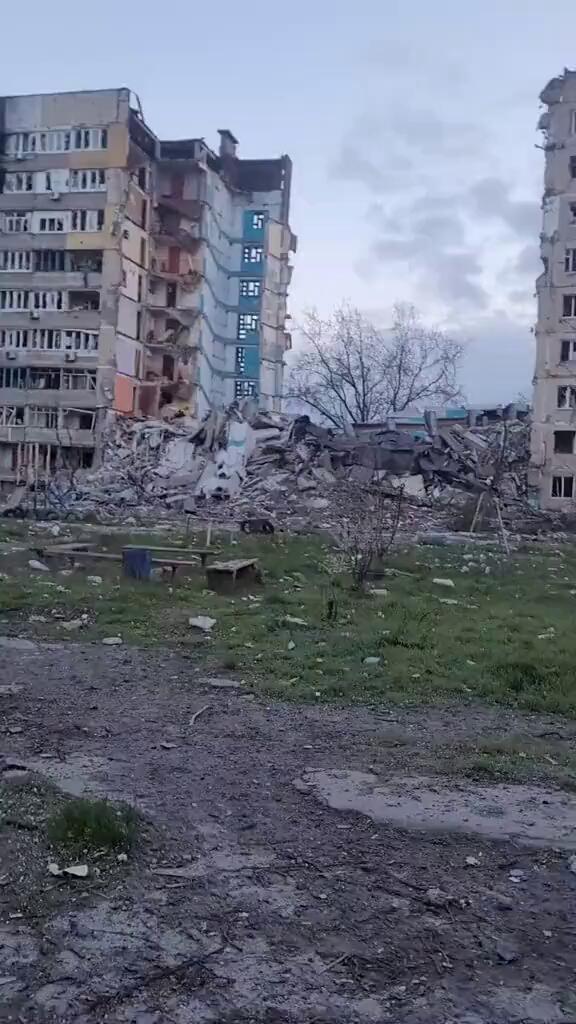 Оперативний ЗСУ On Twitter ‼️Вугледар Наслідки бомбардування по багатоповерхівках T