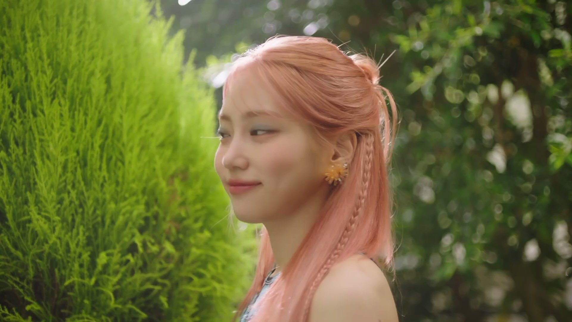 nugu promoter on Twitter: "Yves (LOONA) has joined the 'Easy Breezy' challenge with Jueun (DIA ...