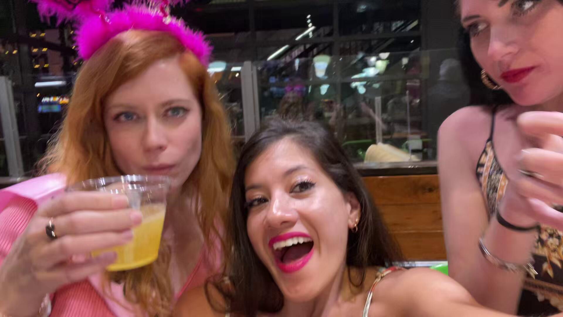 Chrissie Mayr🇺🇸 on Twitter: "You’re getting married here drink this https://t.co/y18HHcsWTc ...