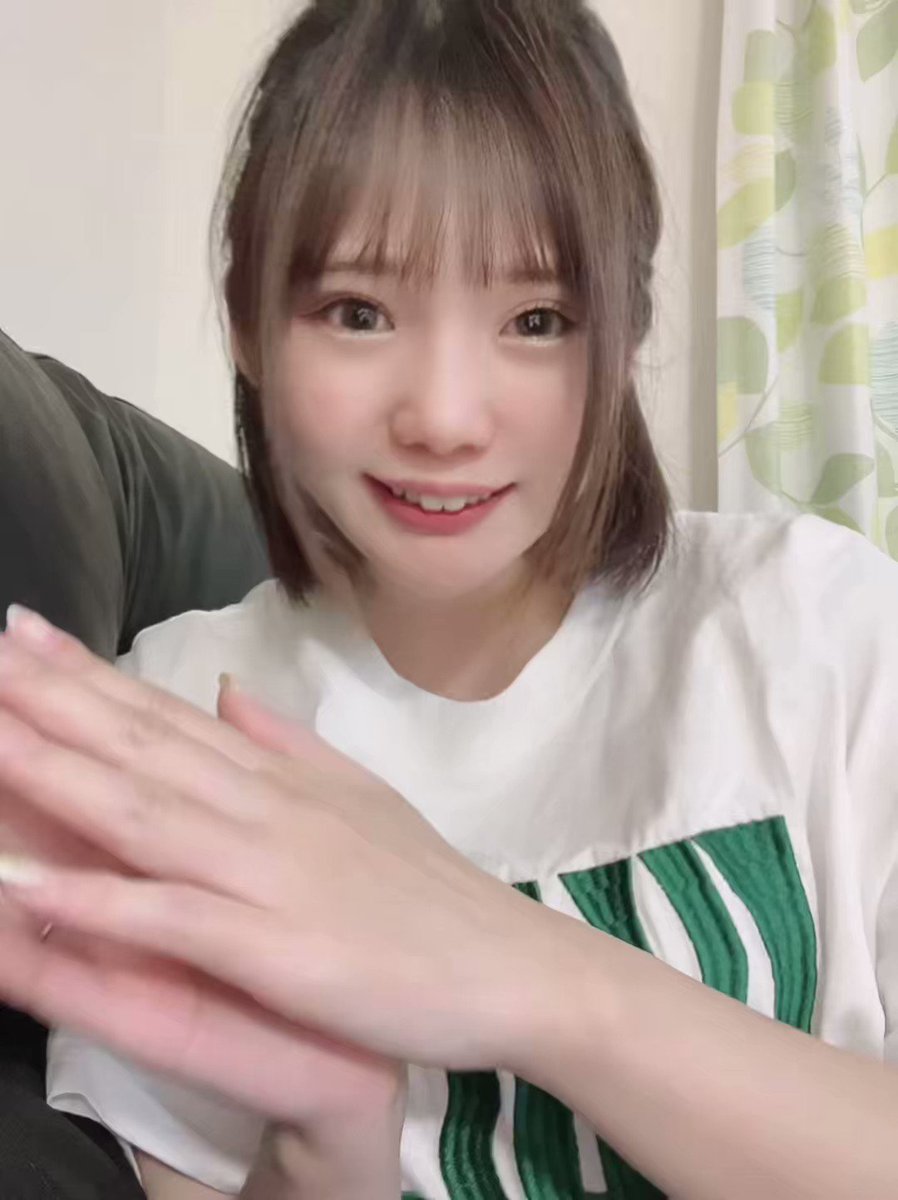 平沢ゆき On Twitter ここだけの話、いまgカップです。 あ、フォロワー2万人達成しました!! ありがとうございます!!らぶ🫰