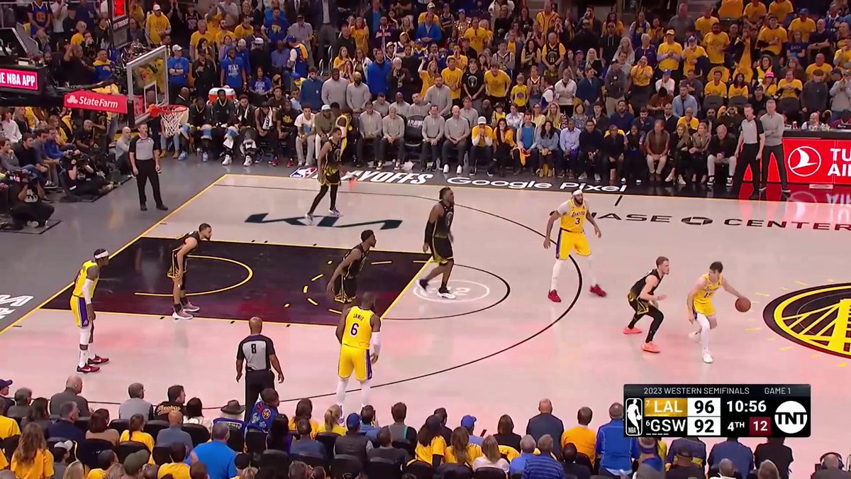 NBA on Twitter: "REAVES LOB TO LEBRON ‼️ LAKERS LEAD IN Q4 📺: Live on TNT"