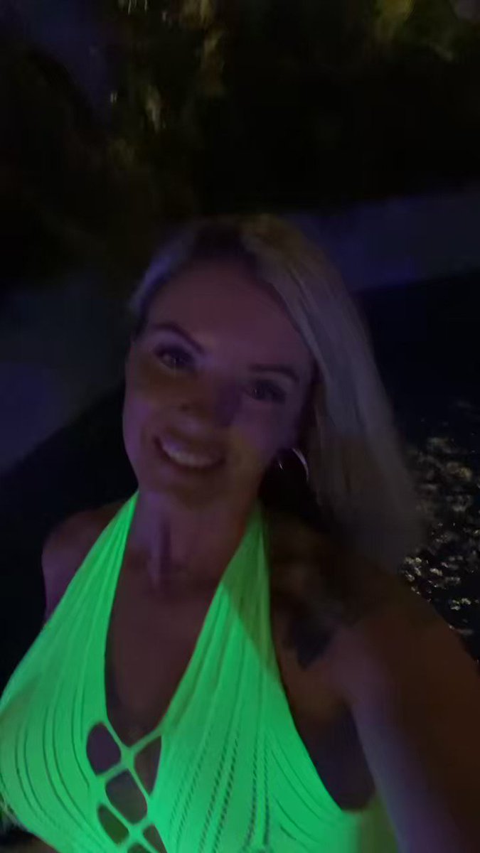 Sweet Vickie On Twitter Glow Party 😜 And Your Favorite Milfs Making