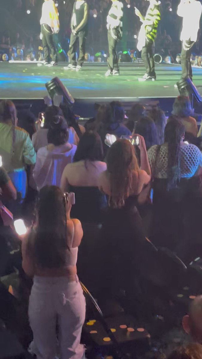 TXT Charts on Twitter: "TXT with MOA @TXT_members 💕"