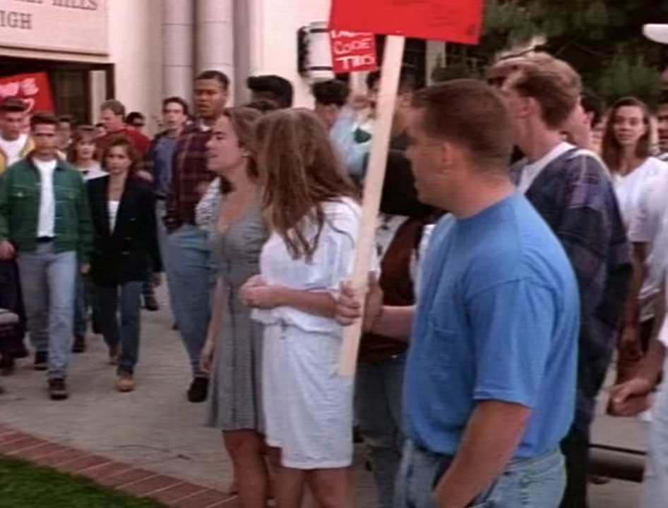 RetroNewsNow on Twitter: "📺Fox Primetime, May 12, 1993: — On ‘Beverly Hills, 90210,’ the senior ...