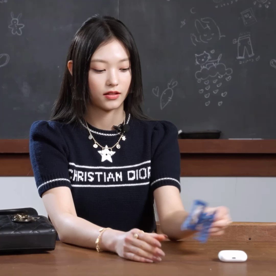 NewJeans Loops 🐇 on Twitter: "Kang Haerin?? #뉴진스 #NewJeans #해린 #Haerin https://t.co/AtVP6OrJjX ...