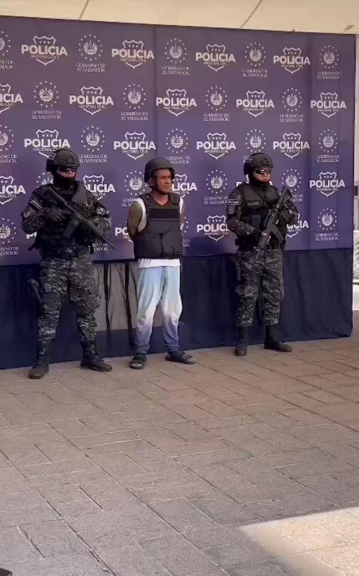 La Capital News on Twitter: "#ÚltimaHora | Presentan a uno de los responsables del asesinato de ...