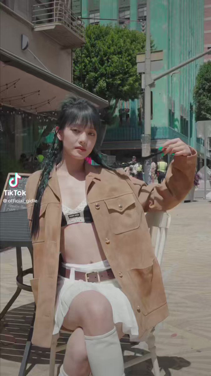 MINNIE THAILAND👑 on Twitter: "RT @G_I_DLE: [📽] 민니의 Take a Photo 📸 #QueencardPHOTO https://vt ...