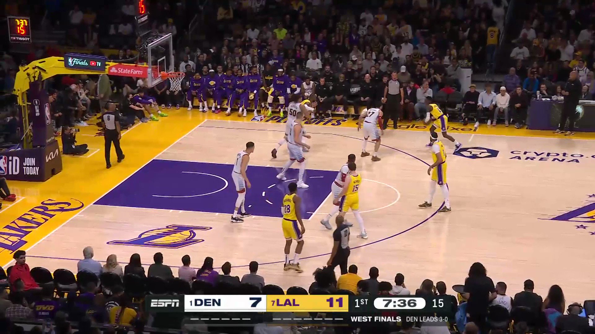 ESPN on Twitter: "LeBron played the entire first half in Game 4 😤 👑 31 Pts 👑 4 Reb 👑 4 Ast 👑 11 ...