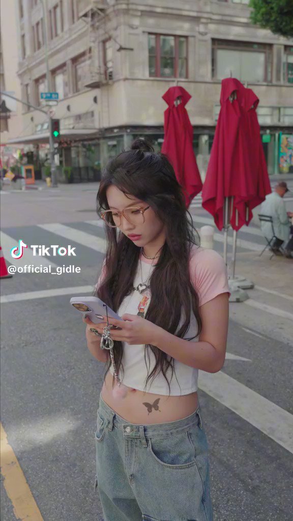 (순)두부☁️ on Twitter: "RT @G_I_DLE: [📽] 소연의 Take a Photo 📸 #QueencardPHOTO https://vt.tiktok.com ...